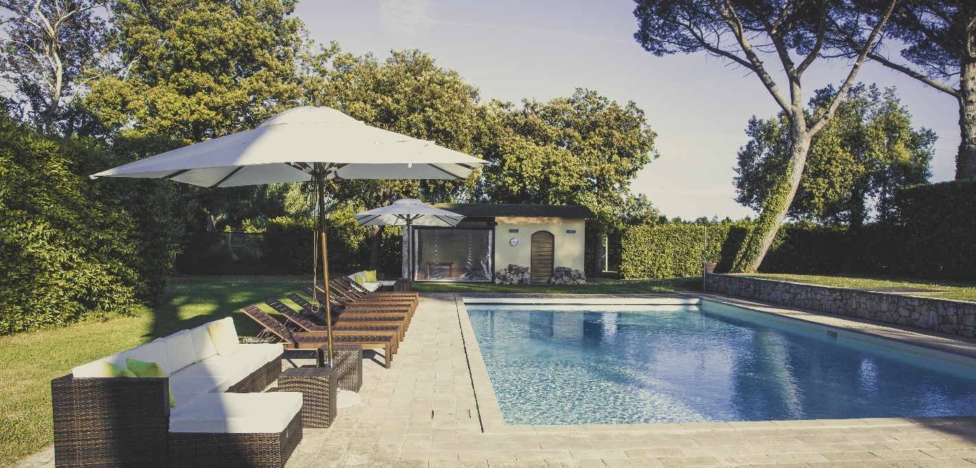 Private tennis court, private pool : Villas from One Stop Italy